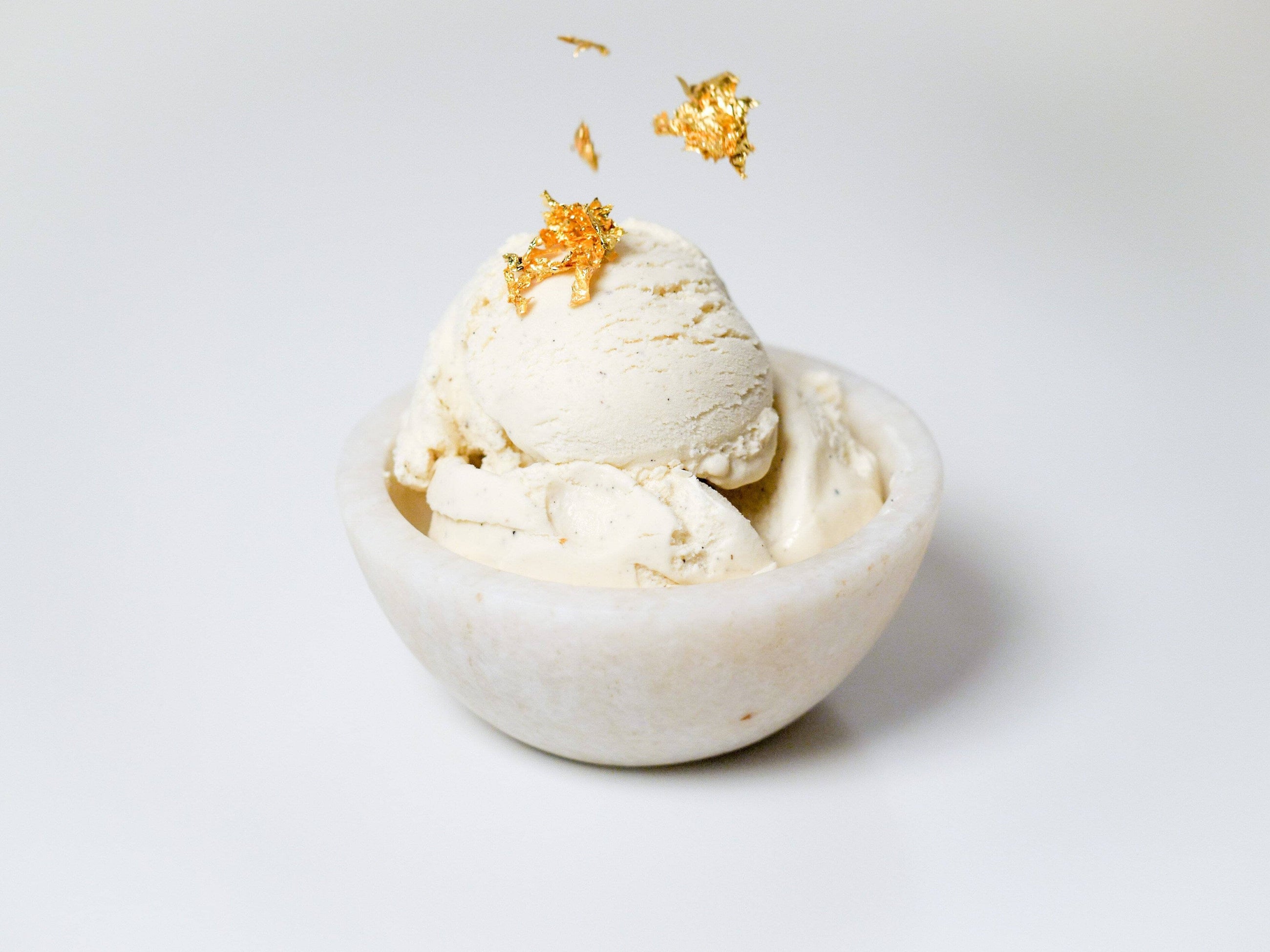 How to Use Edible Gold Leaf for Baking | How to Apply Edible Gold ...