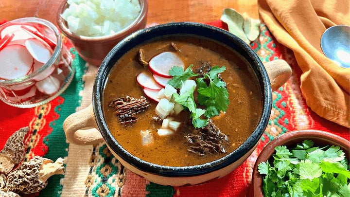 Menudo vegano con orégano mexicano y colmenillas